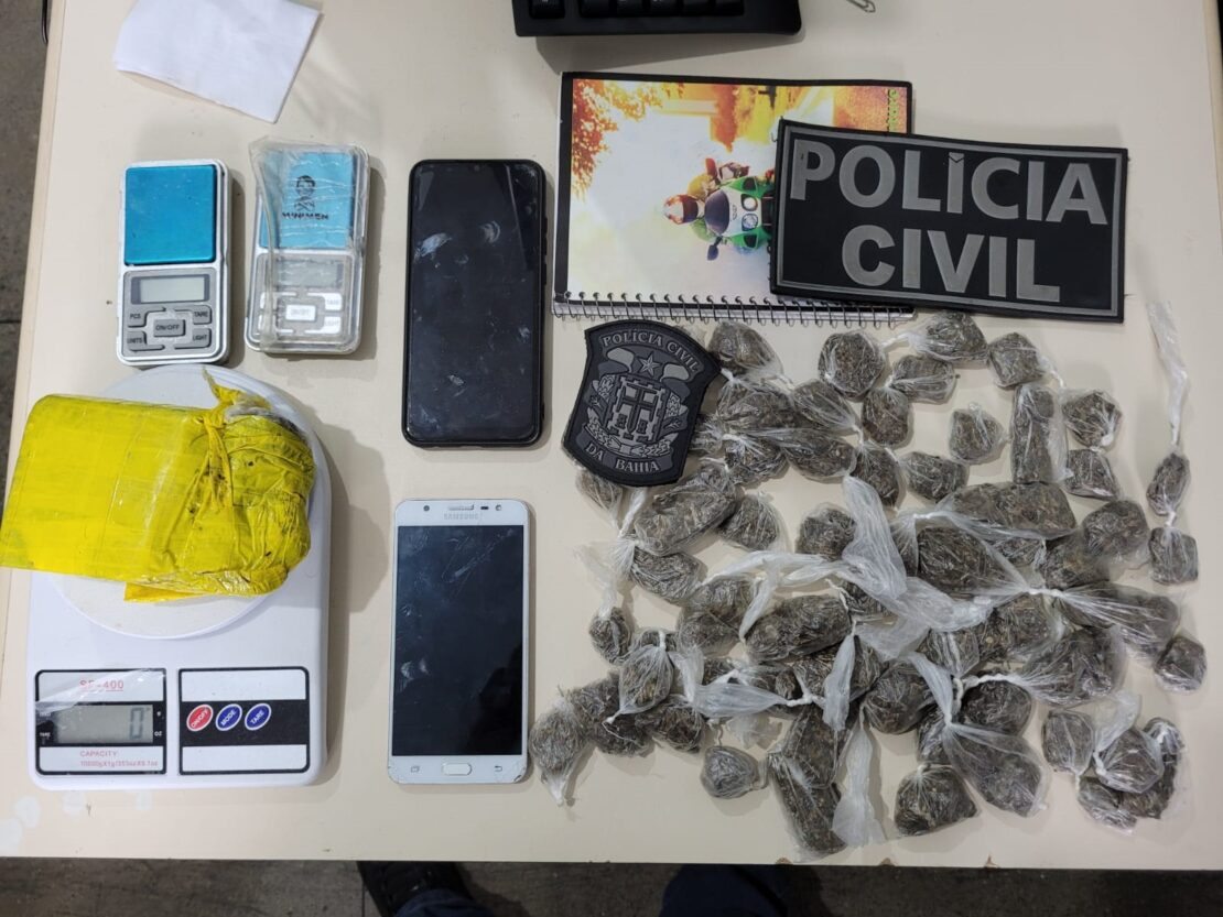 Polícia prende suspeito em flagrante durante cumprimento de mandado de busca em Brumado - Folha ...